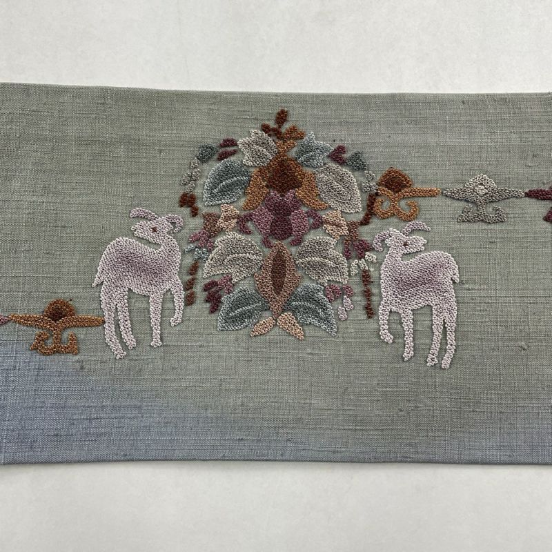 名古屋帯 美品 秀品 紬地 華文 樹下鳥獣文 相良刺繍 汕頭刺繍 灰 名古屋帯 美品 秀品 紬地 華文 樹下鳥獣文 相良刺繍 汕頭刺繍 灰